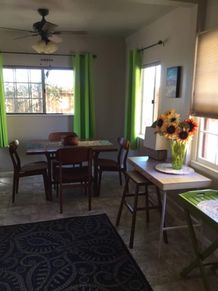 Cheerful 2 Bdrm Downtown Historic Home Near Hoover - Boulder City, NV