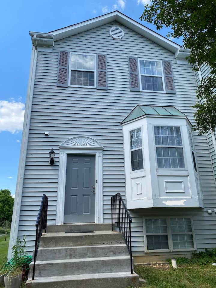 Fall Getaway In Silver Spring-3 Bedroom - Silver Spring, MD