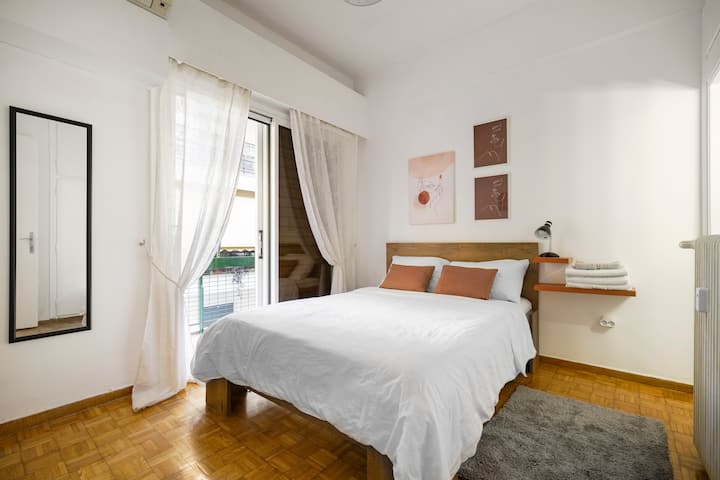 Lovely Cozy Central Athens Apt At Metro & Train - Atena