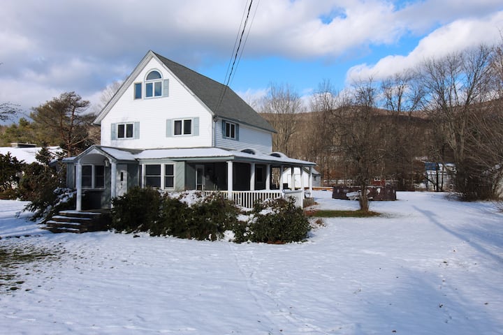 Large Home /W Hot Tub Mins To Hunter Moutain Ski - Hunter Mountain, NY