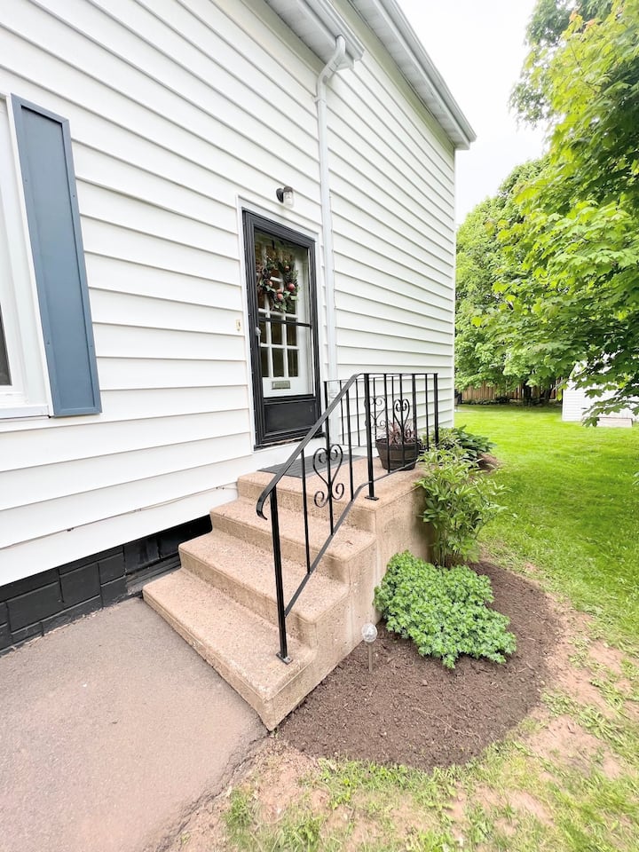 Lovely Downtown 2 Bedroom Unit - Prince Edward Island