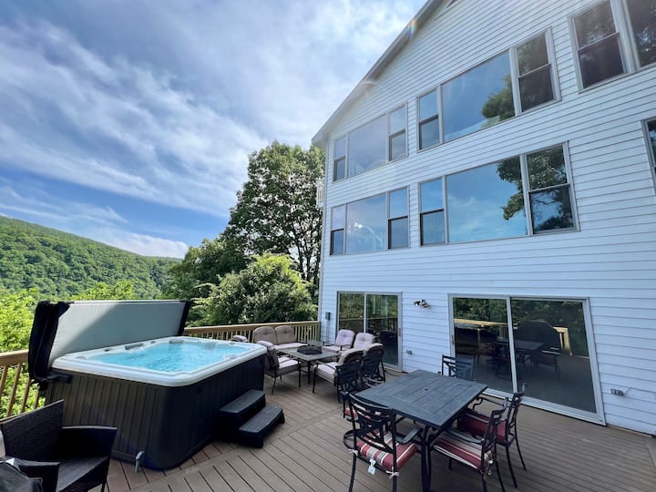 The View - Hot Tub Sauna Dog Friendly 3784 Sqft - Harpers Ferry, WV
