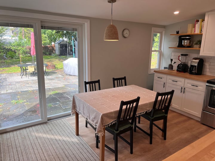 Sunny 4 Bed House With Fireplace - Saugerties, NY