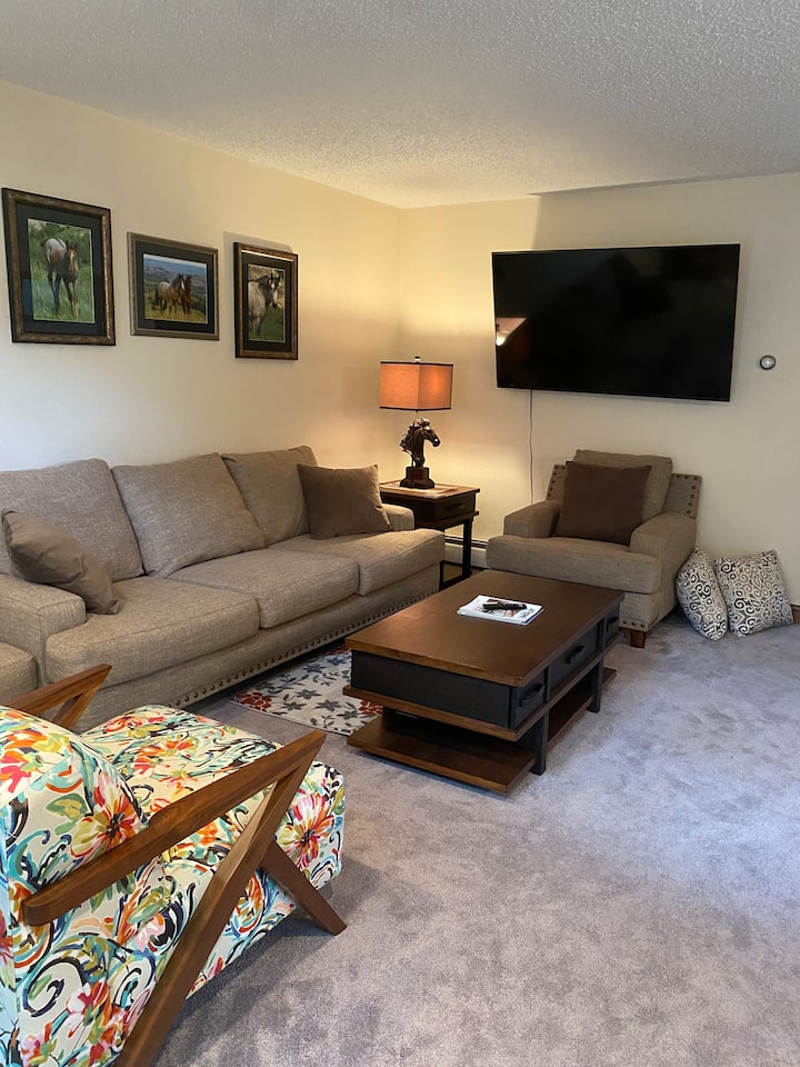 Serene And Spacious 3-bedroom Retreat Home - Bismarck, ND