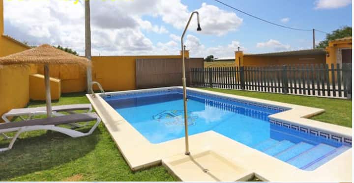 Chalet Vacacional En El Pinar De Roche. - Andalucía