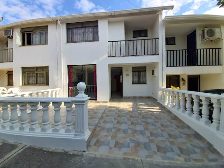 Hermosa Casa De Descanso En Girardot - Flandes