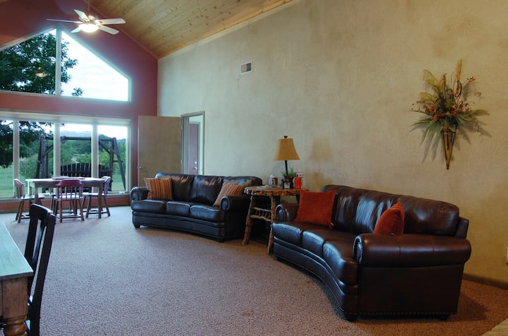 The Castlerock Ranch & Resort Tin House - Utopia, TX