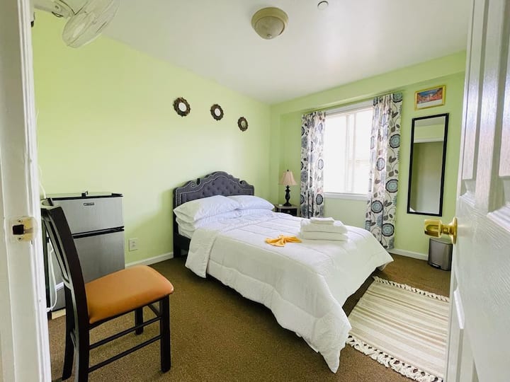 The Cozy Room - Queens, NY