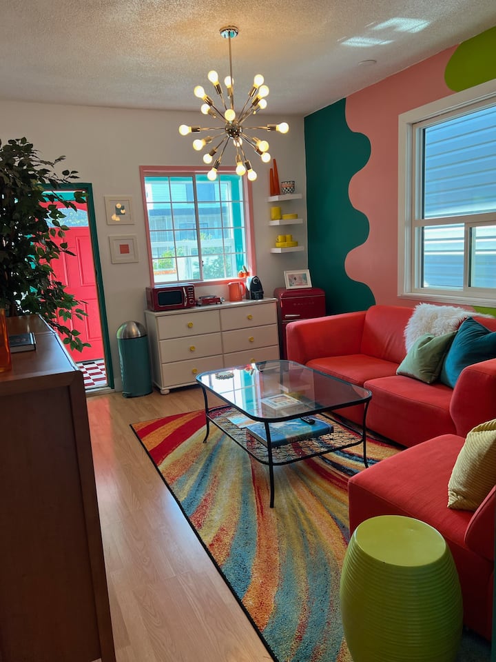 A Very 70s 2-bedroom Near Food, Transit, And More - Vancouver