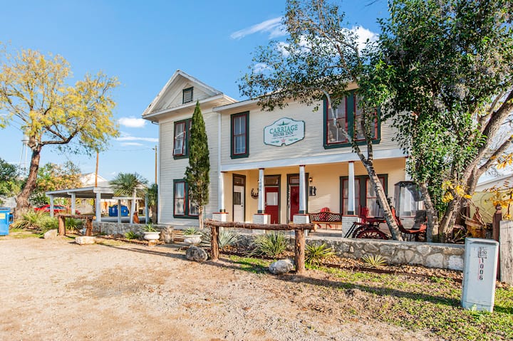 Carriage Utopia 4 | Pet-friendly Stay In Bandera - Bandera, TX