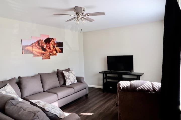 Cheerful 3-bedroom Home In Owasso - Owasso, OK