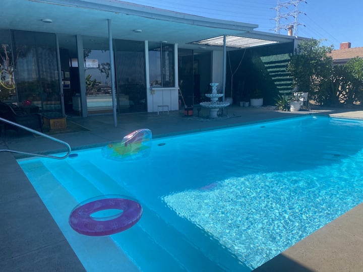 Baldwin Vista Estate With A Great View & Pool - Los Angeles, CA