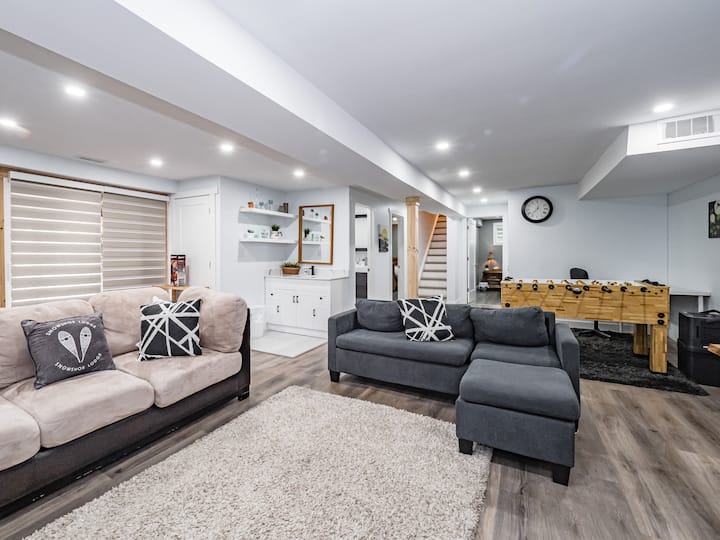 Cozy Winter Retreat | Hot Tub, Games & Fire Pit - Kawartha Lakes