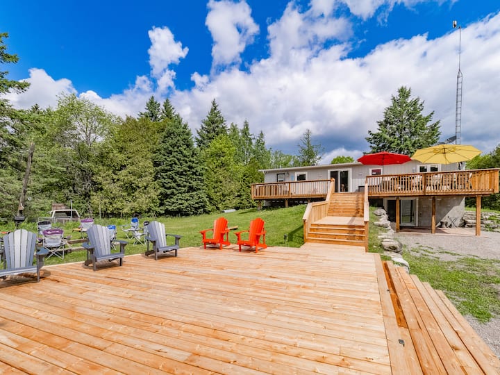 Private Country Escape | Hot Tub, Games, Fire Pit - Kawartha Lakes