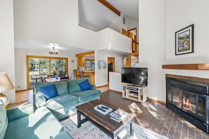 Sunshine Lodge - Sharc! Hot Tub! Pets Welcome! - Sunriver, OR