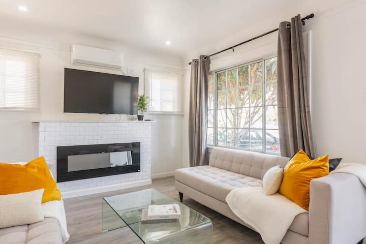 Near Usc Stylish 2b House W/ Patio/parking/laundry - Los Angeles, CA