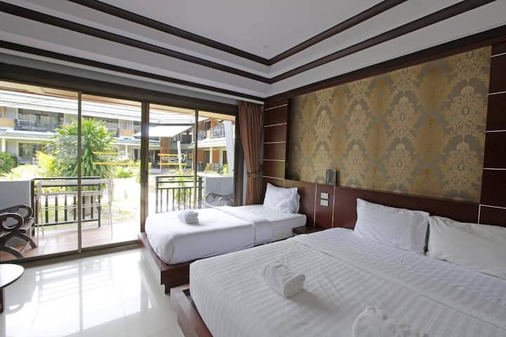 Triple Room In Central Phi Phi With Big Pool - Ko Phi Phi Don