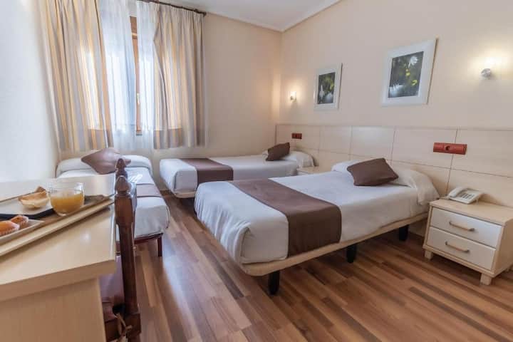 Habitación Twin Con Cama Supletoria - Guadarrama