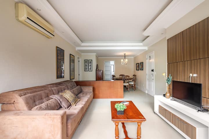 Apto Grande Na Região Central De Florianópolis. - Florianópolis