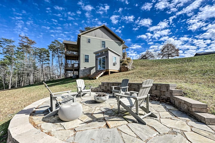 3bd 2bth Centrally Located Mountain Home! - Weaverville, NC