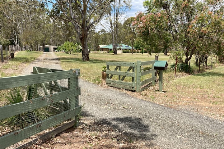 Private One Bedroom With Bathroom And Kitchenette - Lovedale