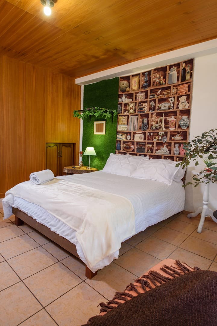 Habitación Individual Con Baño Compartido, Tumbaco - Quito