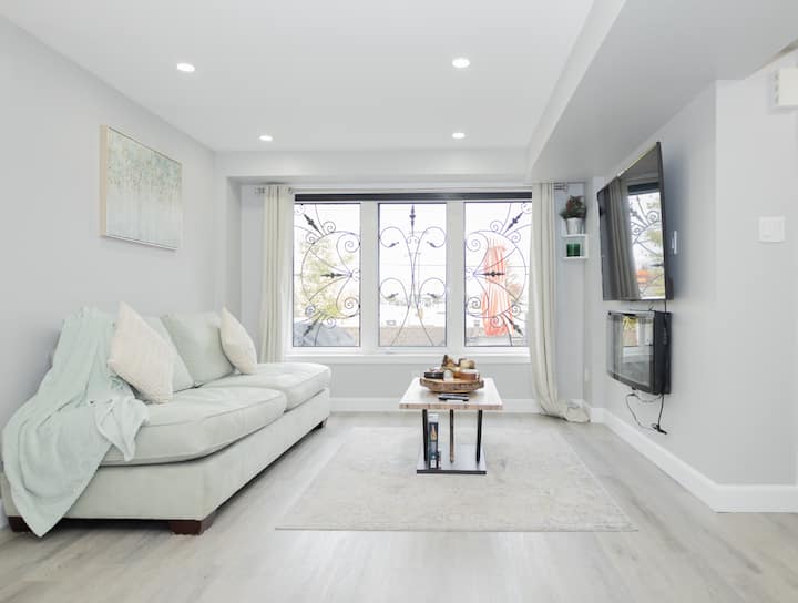 Upgraded/cozy 1 Bedroom Unit+1 Free Parking - Aurora