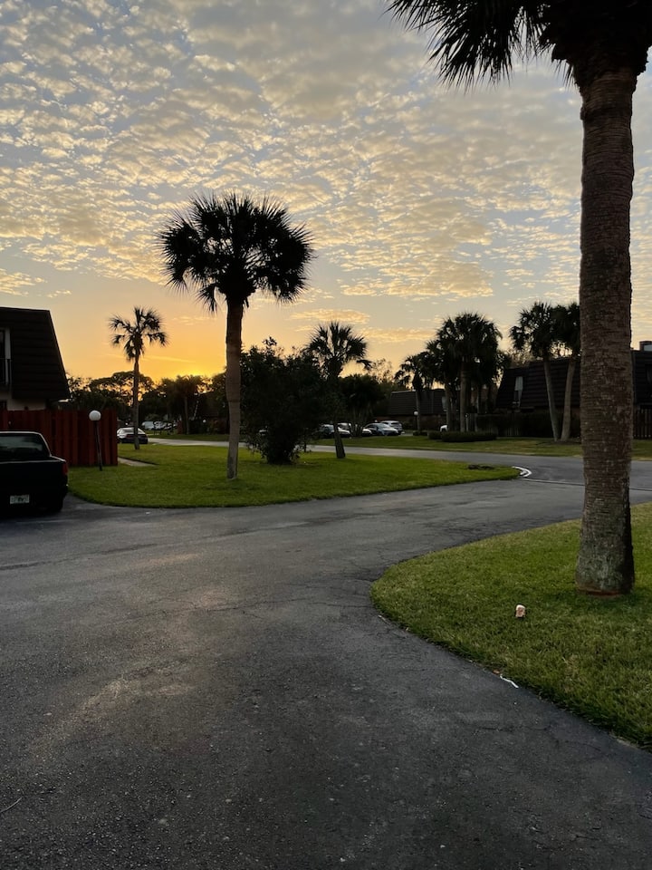 Quiet 2 Bedroom Condo! Centrally Located! - Palm Bay, FL
