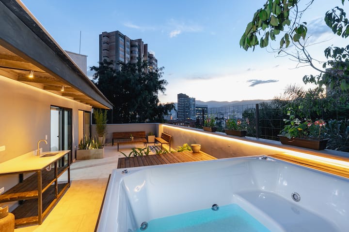 B3 Penthouse @ Poblado/provenza With Jacuzzi & A/c - Medellín