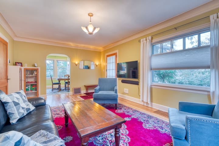 Spacious & Serene W/ Private Backyard + Treadmill - Portland, OR