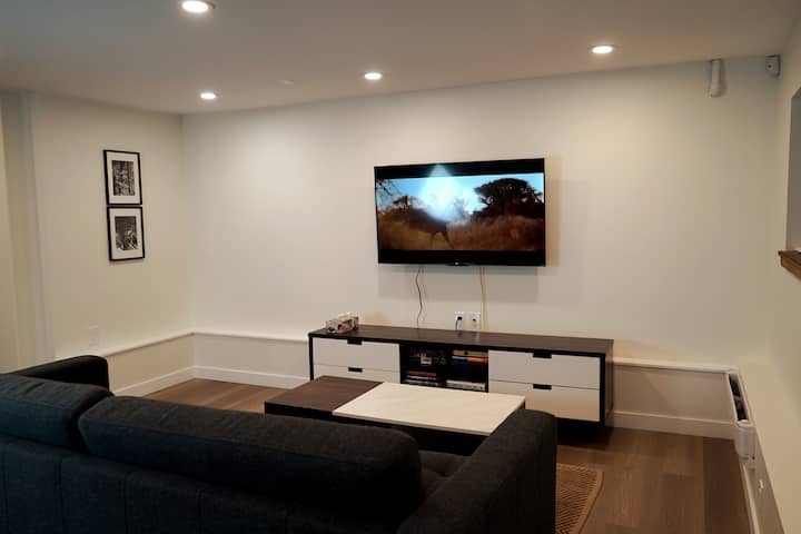 Private Suite Steps To Main St. - Vancouver