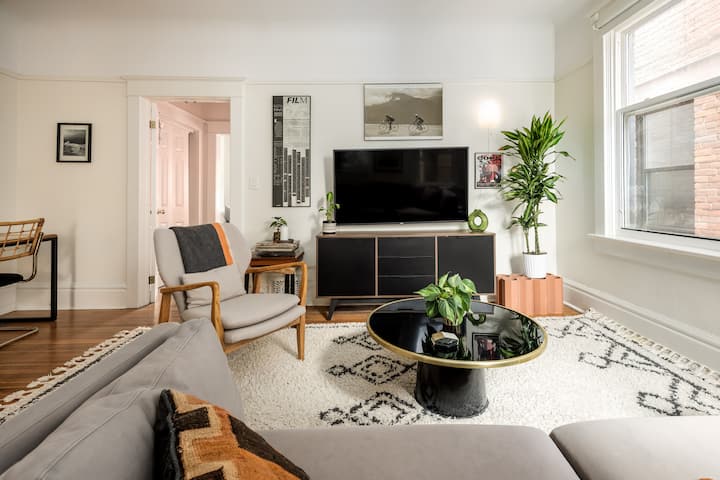 Hip+charming Pad By Queen W, Ossington & Dundas W - Toronto, ON