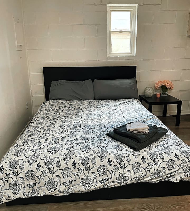 Lovely Brown Street Studio (2) - Dayton, OH