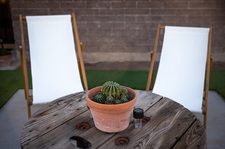 Trendy Mid Century Cottage Close To All In Tempe - Tempe, AZ
