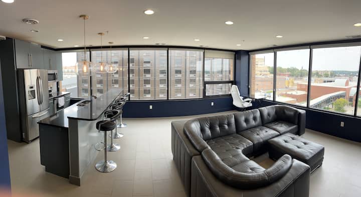 Penthouse Condo On Historic 4th Street, Sioux City - Sioux City, IA