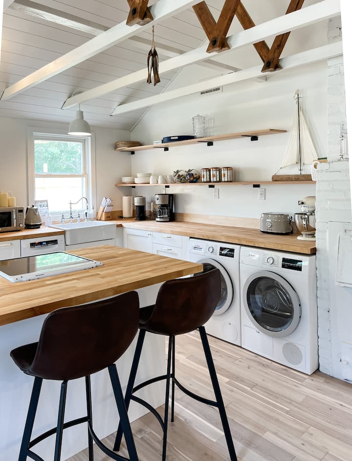 Family Friendly Hyannis House, Fenced In Backyard - Barnstable, MA