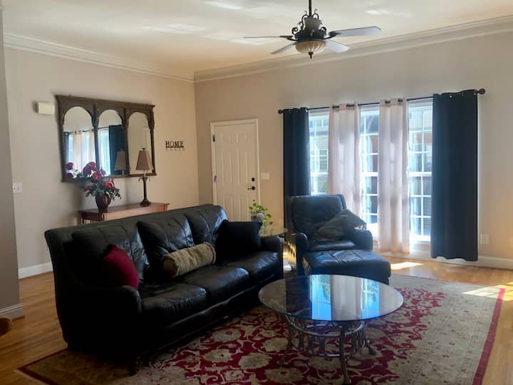 Gorgeous 2 Bedroom 2 1/2 Bath N Decatur Townhouse - Stone Mountain, GA