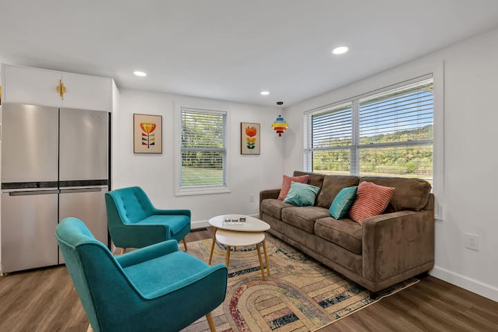 64 South- A Mid-century Modern Stay - Lewisburg, TN