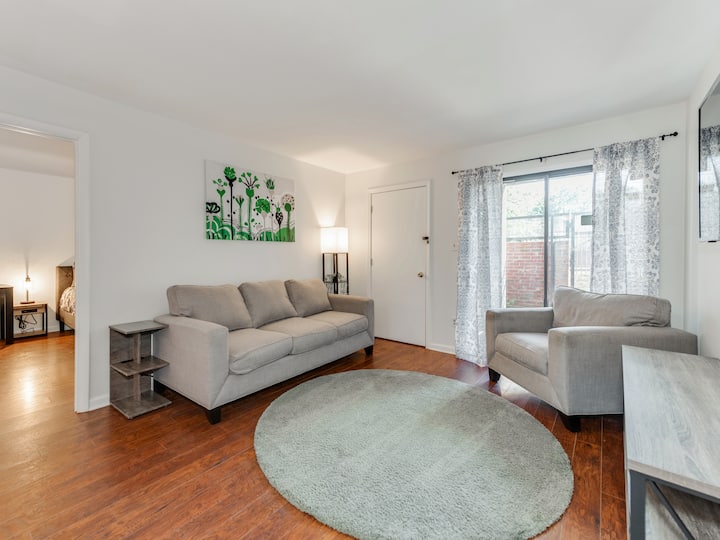 Quaint, 2 Bedroom, Condo In The Heart Of Uptown - Charlotte