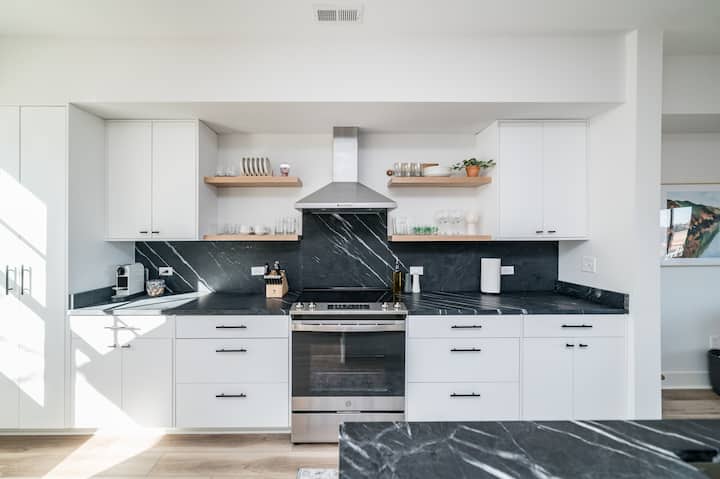 Luxe Downtown W/ Nespresso + Garage! Walkable Stay - Lynchburg, VA