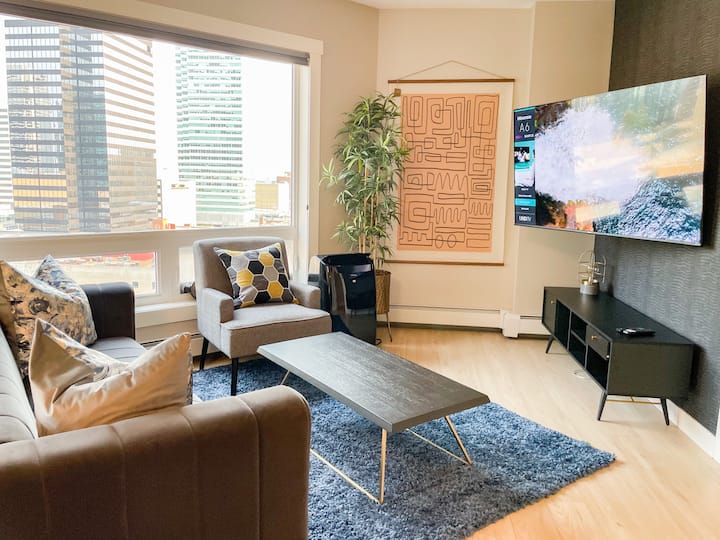 Spacious Downtown Condo | Steps To Rogers Place - Edmonton