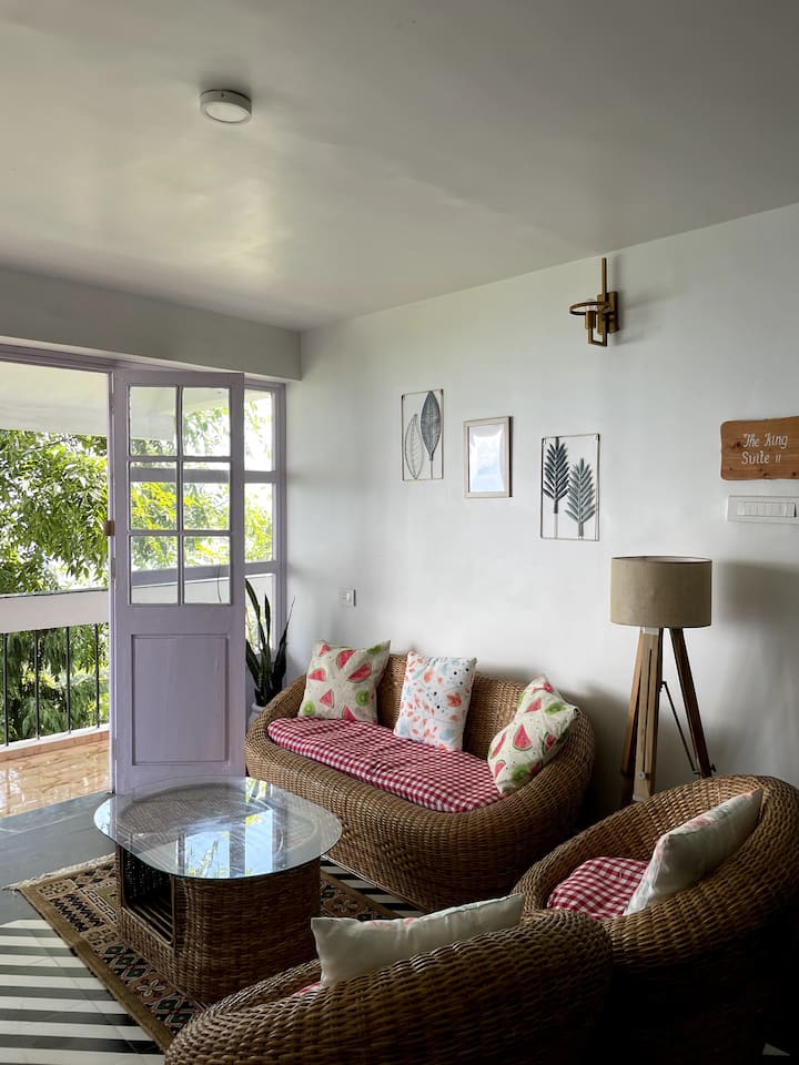 2 Bedroom Suite With Indoor Fireplace & A Balcony - Kalimpong