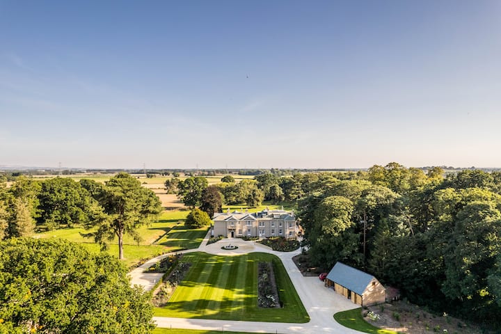 Gorgeous 9 Bedroom Country House - York, UK