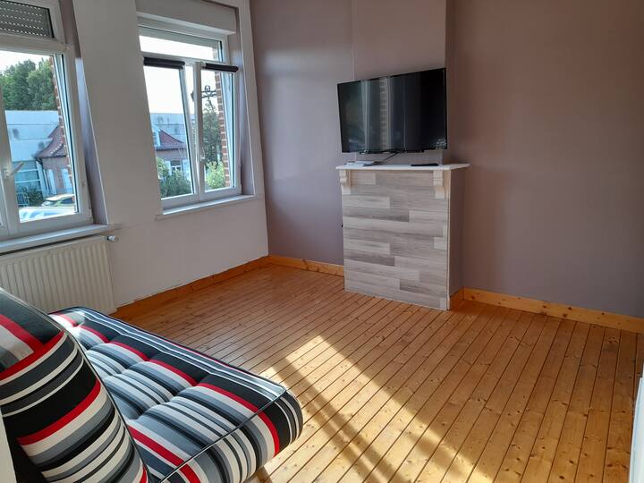 Charmant Logement Avec Parking Gratuit Sur Place - Merville