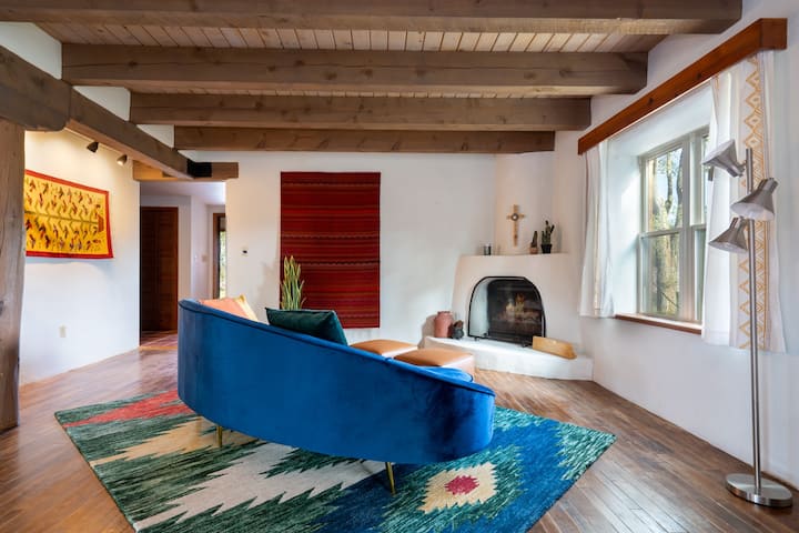 Downtown Taos 4-bedroom Mountain Home - Taos, NM