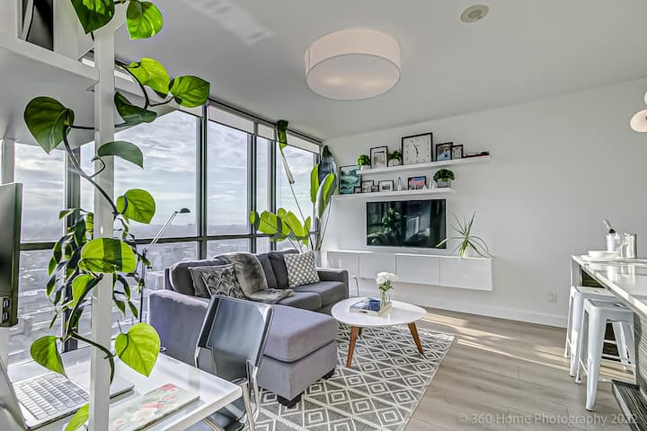 Bright & Stylish 1 Bedroom Condo In King West - Scotiabank Arena