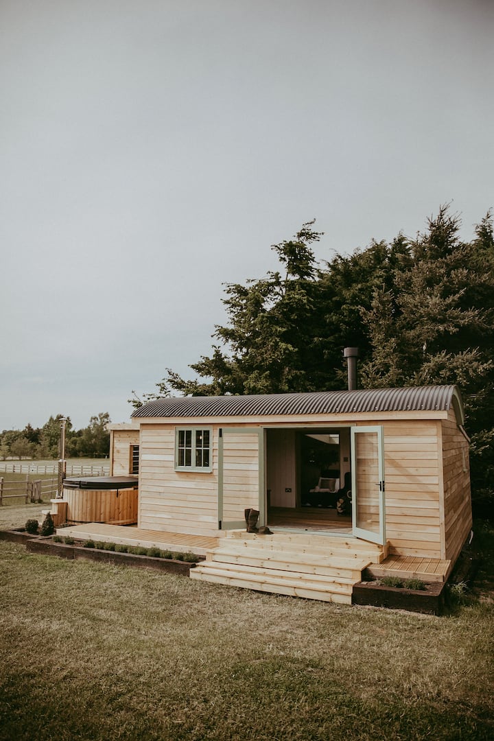Delightful Double Sized Shepherd Lodge - Hot Tub - Norfolk