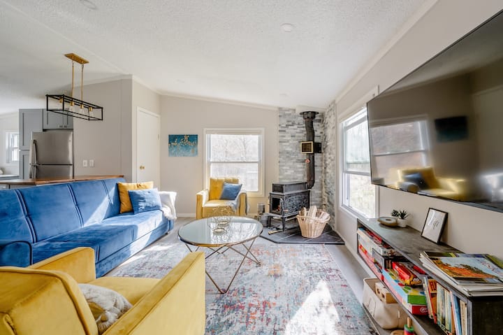 Ev Serene Modern Cozy Waterfront Fireplace Cottage - Livingston Manor, NY