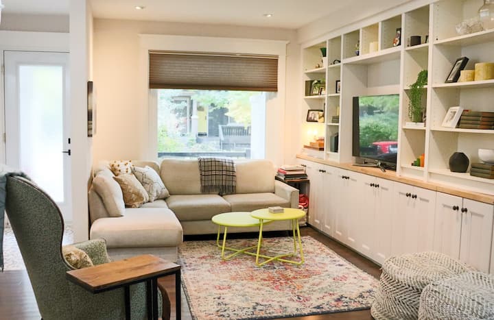 3 Bedroom Home In Leslieville, Toronto - Toronto