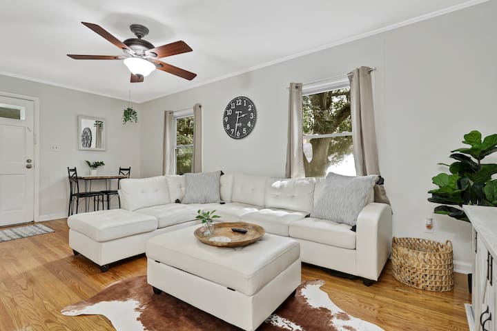 Carriage House | Downtown | Walk To Restaurants - Savannah, GA